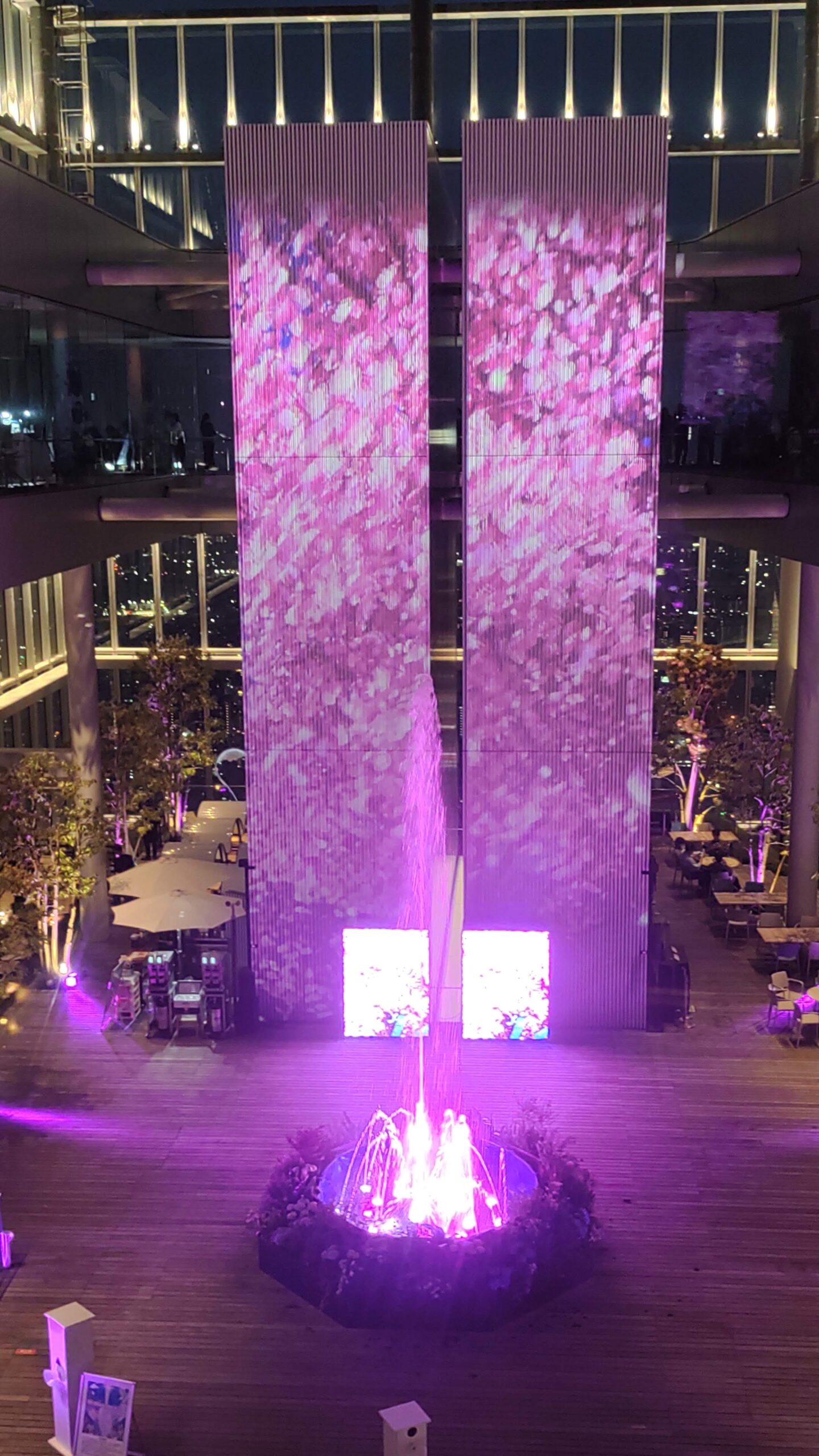 地上約300mでの噴水ショー HARUKAS WONDER SPRING - ドットコムおおさか